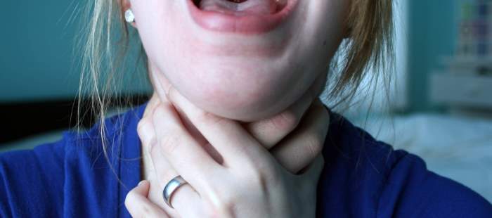 Choking First Aid – Top 16 Do’s & Don’ts | St John Vic