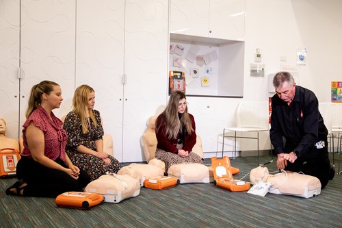 How To Provide First Aid To A Major Wound | St John Vic